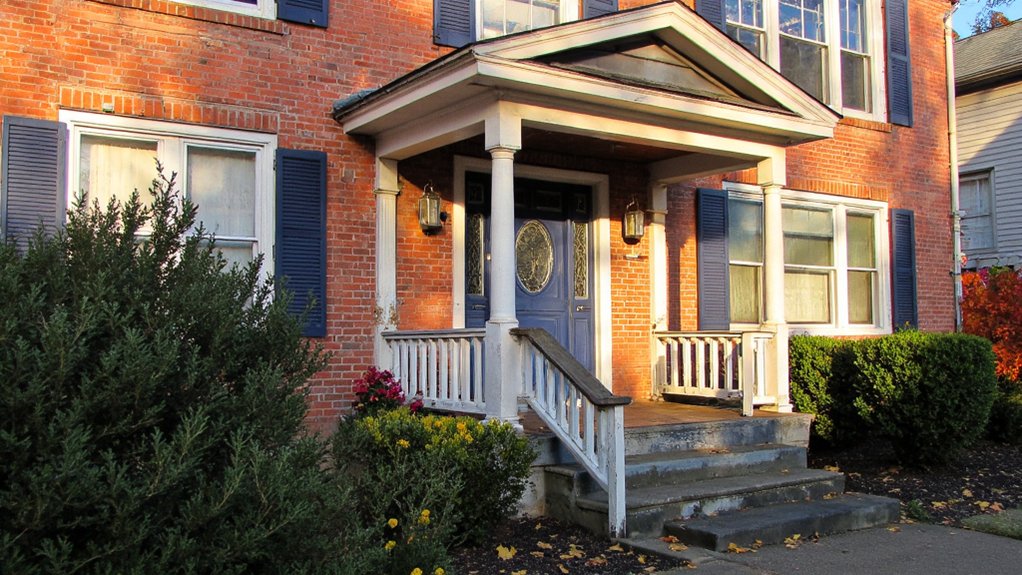 22 Colonial House Exterior Trim Ideas For Clean And Crisp Details